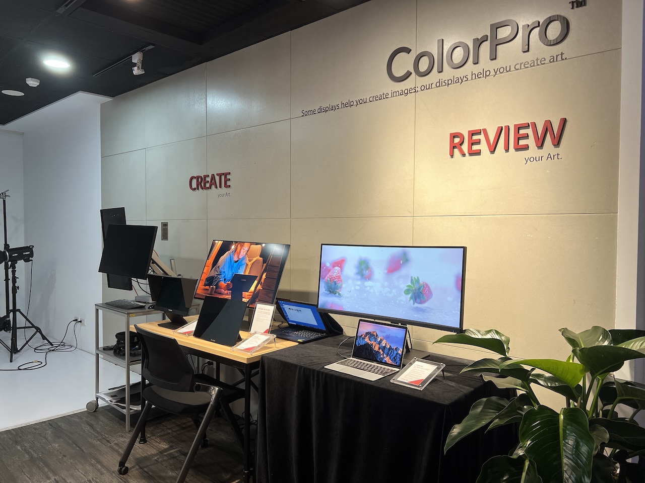 ViewSonic trình làng loạt pháp hiển thị tích hợp AI tại Computex 2025